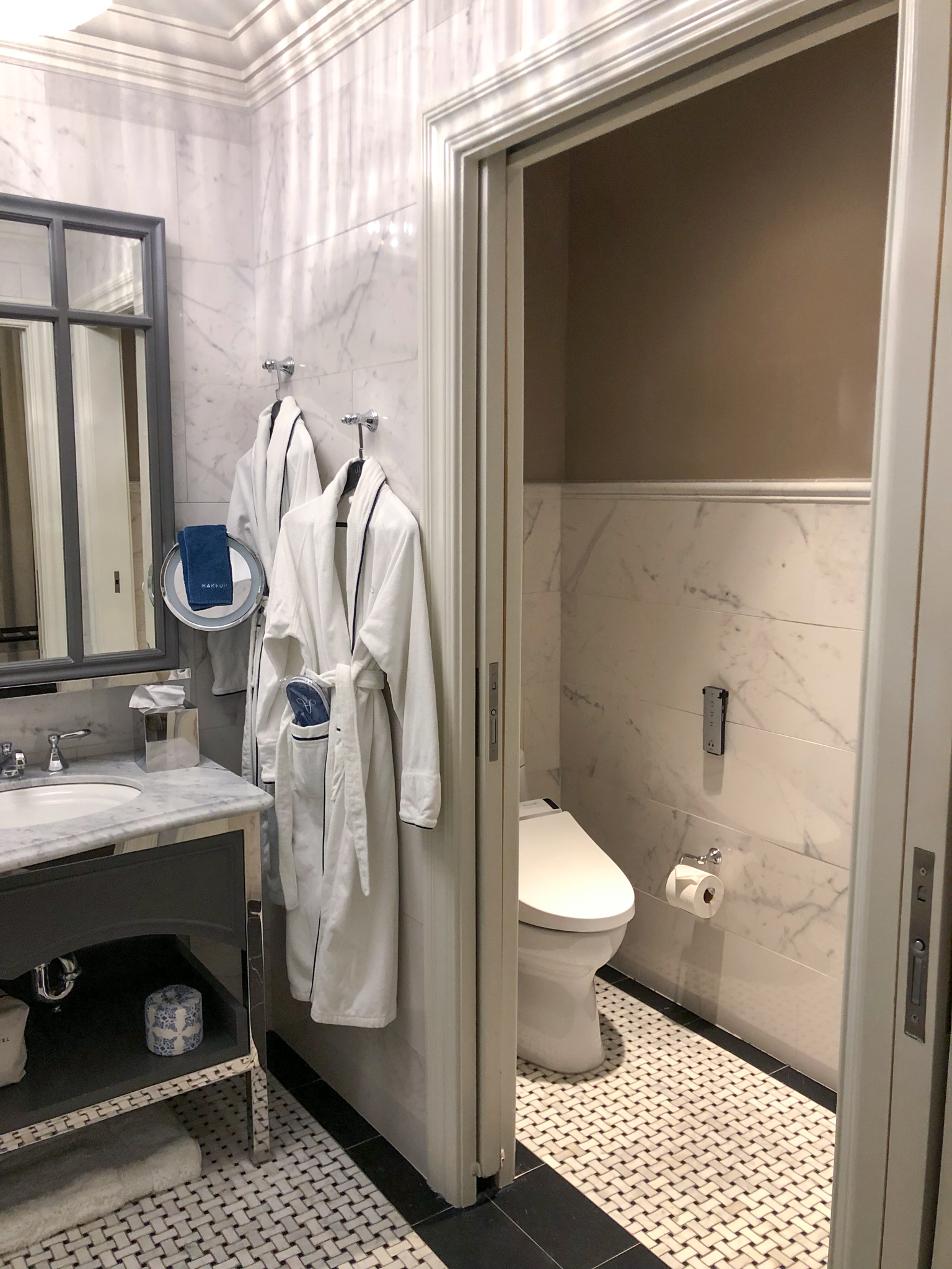 ROOMS – The Adelphi Hotel