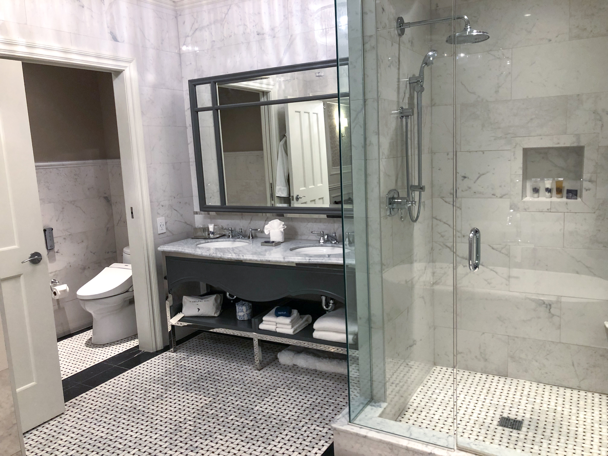 ROOMS – The Adelphi Hotel